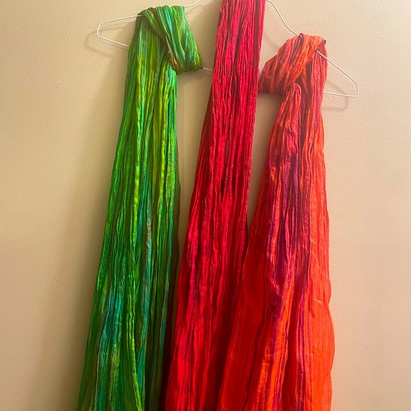 unbranded | Accessories | Euc 0 Silk Twotoned Crinkle Scarf Scarves ...